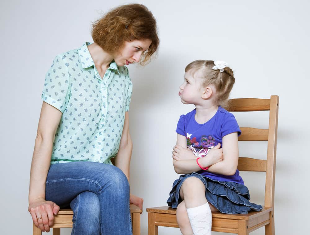 Cómo reprender a tu hijo sin afectarlo | Familias