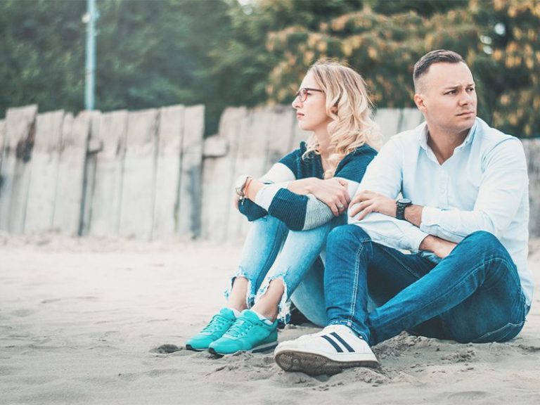 ¿Tu pareja es fría y distante? Esto es lo que está pasando | Familias