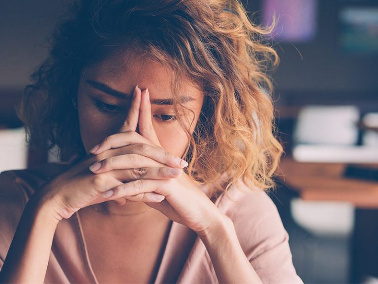 Esto es lo que callamos las personas que sufrimos ansiedad | Familias