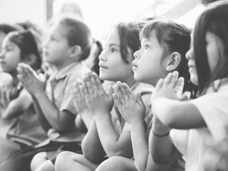 Enseñar a los niños sobre Dios | Familias